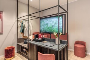 Quarto triplo | Roupas de cama premium, edredons de pluma, frigobar, cofres nos quartos