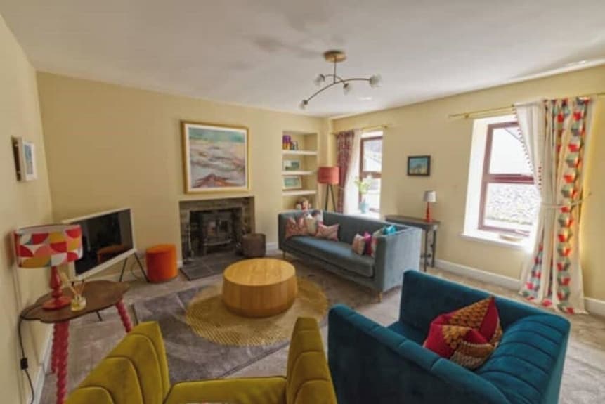 Beautifully Renovated Property In Heart Of Tarbert - Harris