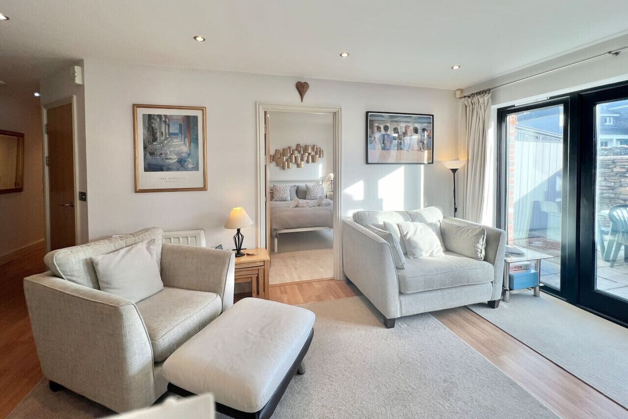 Central Spacious Ground Floor Flat With Courtyard - Kingsbridge