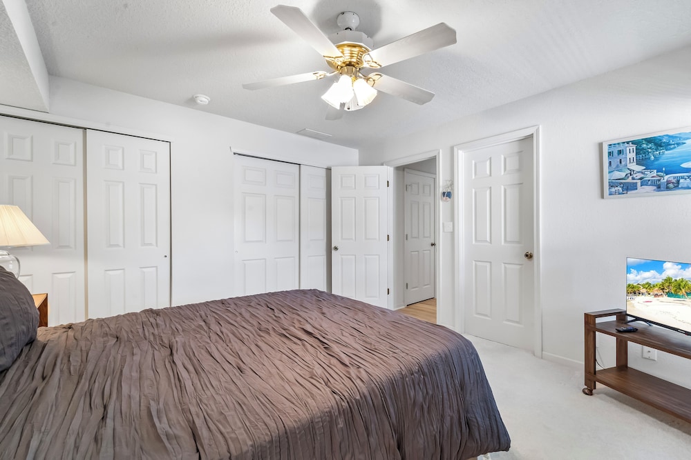 Regatta Bay 404C - Walk in level in nice complex - Village of Four ...