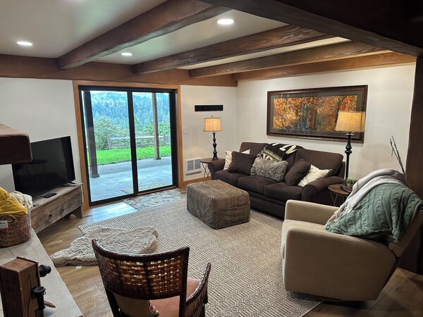 Breathtaking Views 2-bedroom Guest Suite: Fish, Ski, Bike, Hike, Wine Tasting - Gresham, OR
