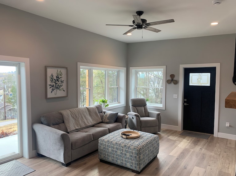 Brand New 4 Bedroom 3.5 Bath Retreat In Williamstown, Ky With Large Rooftop Deck - Kentucky