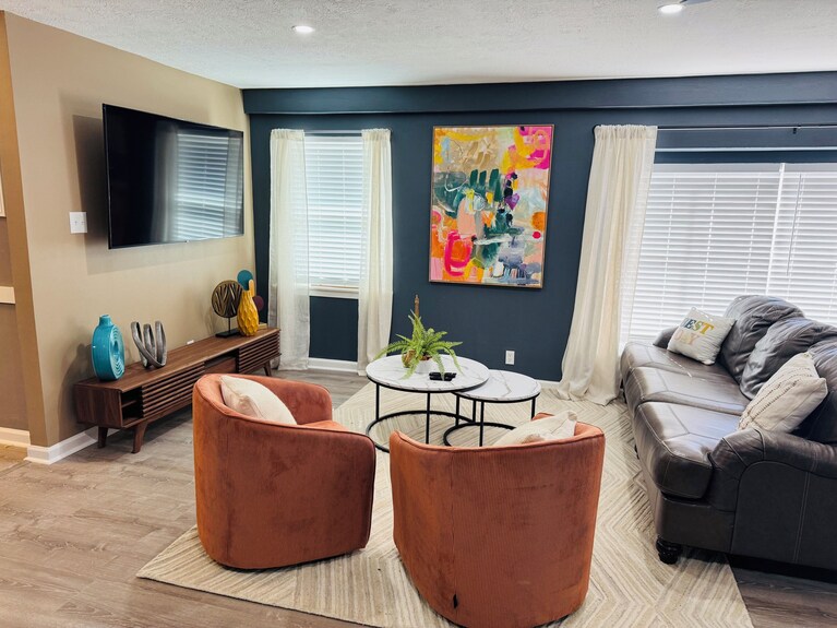 Stylish Cozy 2-bedroom Duplex In Enjoyable Stafford With Wifi, Ac, Smart Tvs - Missouri City, TX