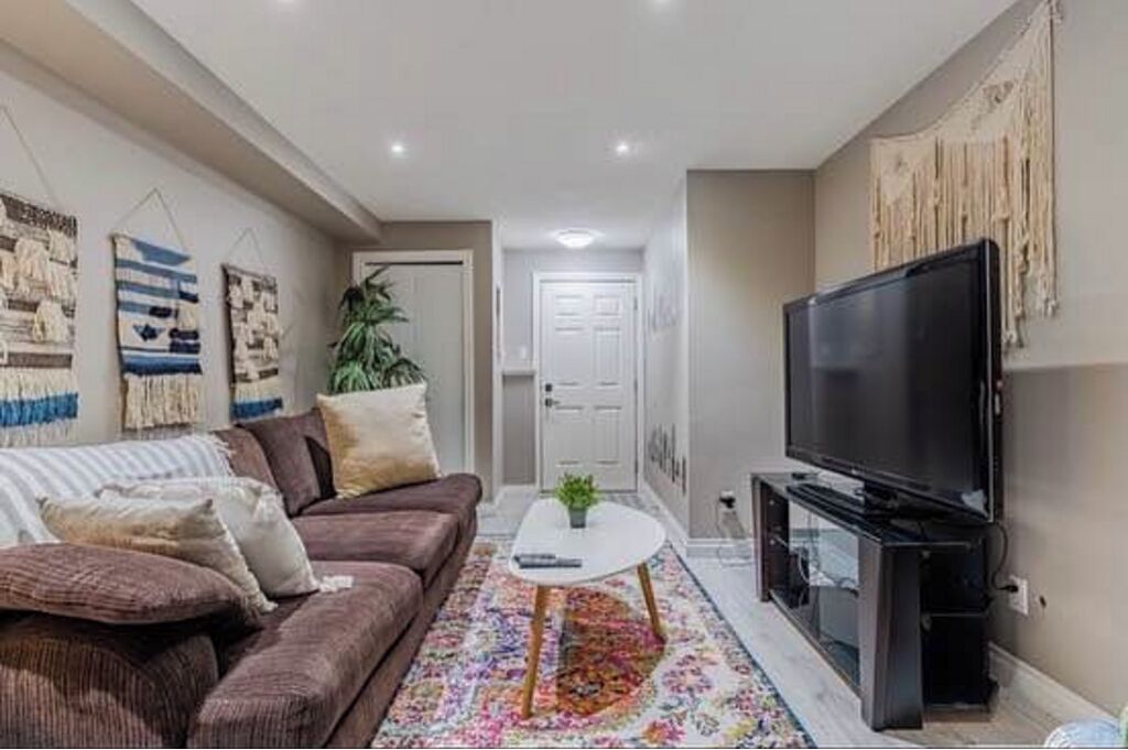 2 Bedrooms | Near Yxe Airport | Safe Quiet Area - Saskatoon