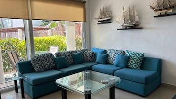 Apartamento Comfort, vista para a praia | Sala de estar