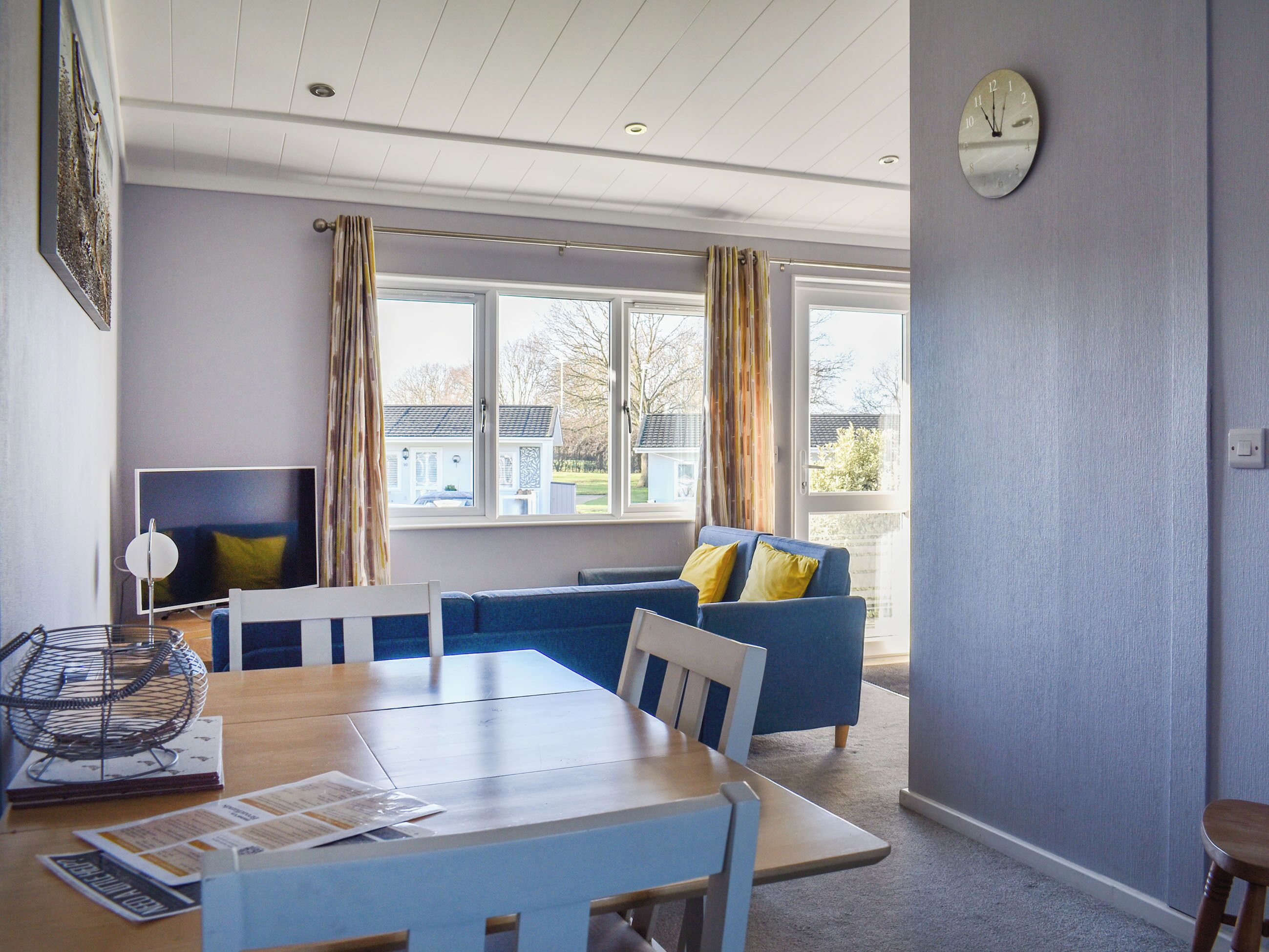 2 Bedroom Accommodation In Lowestoft - Lowestoft