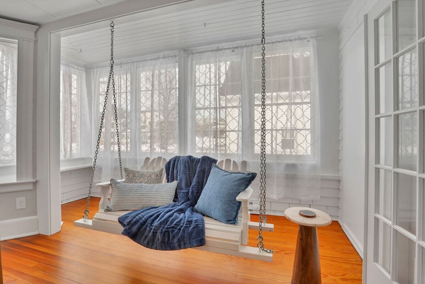 West Hartford Center: Charming New England Apt - Farmington, CT