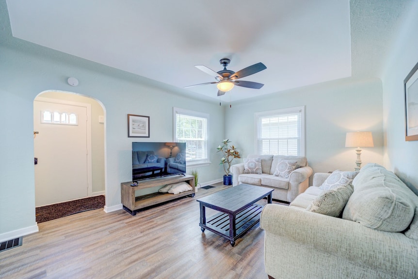 Cute Cape Cod House! - Muskegon, MI