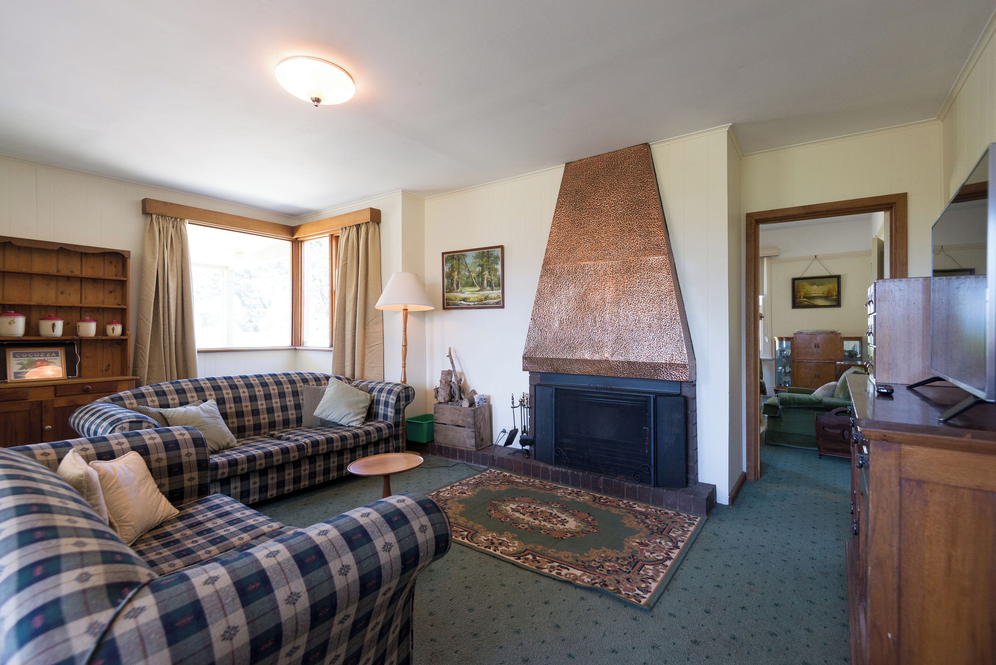 Lauriston Homestead Resides In The Wild Foothills Of South Arm Tasmania - Hobart