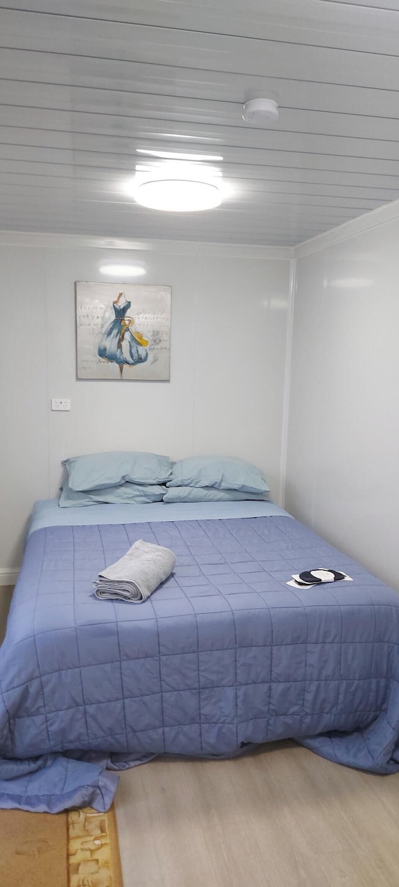 Haleys Cabin. Bedroom With Queen Bed And Ensuite Only. Superb Pool & Cabana. - 陶朗加