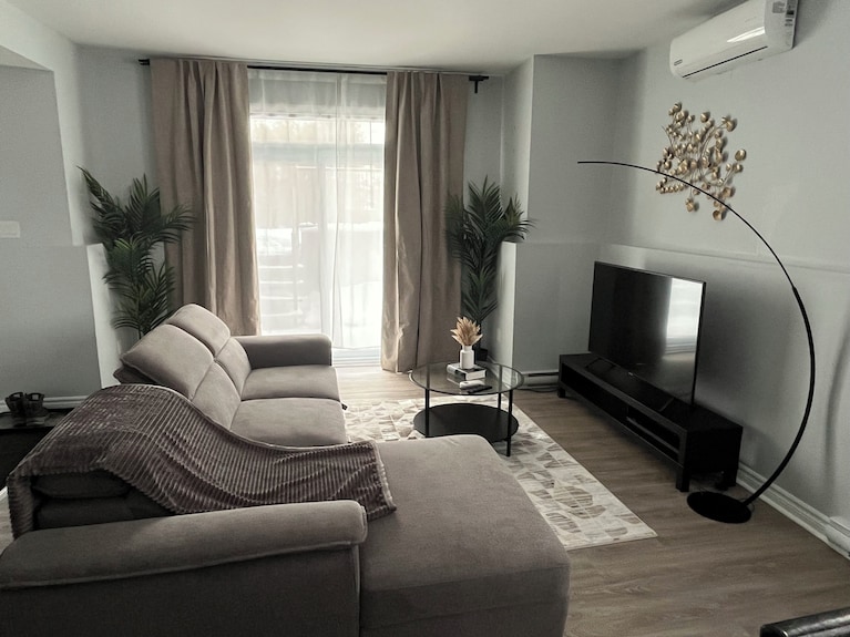 Charming & Cozy Apartment Of 2 Bedrooms With Free Parking - Kanata