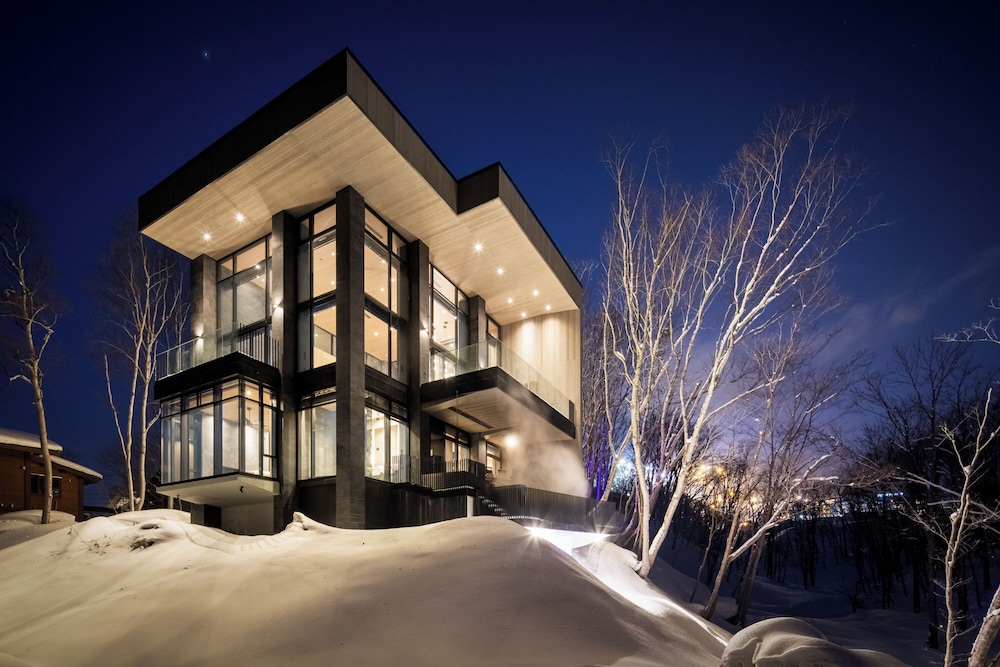 Corniche Hirafu - Niseko