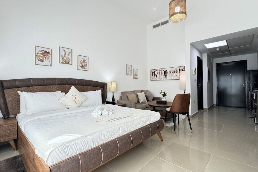 Al Reef Peaceful Studio: King Bed Comfort For 2 - Abu Dhabi Airport (AUH)