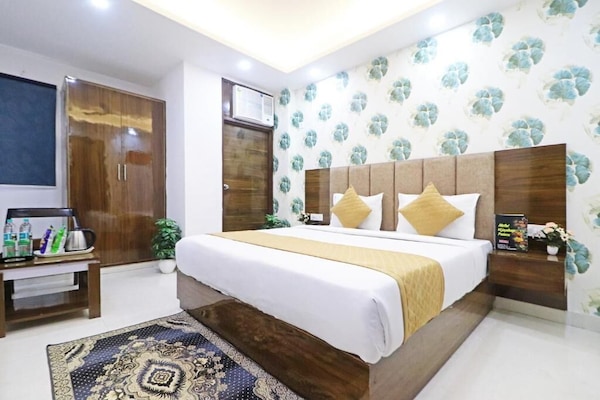 Quarto Duplo Deluxe, varanda, Vista para a cidade | Secretária adequada para computadores portáteis, quartos insonorizados