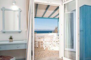 Triple Studio With Sea View | Vista para a praia ou o mar