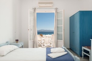 Studio With Sea View | Cofre no quarto, Wi-fi grátis 
