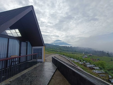 Fachada da propriedade. Diorit Villa and Glamping