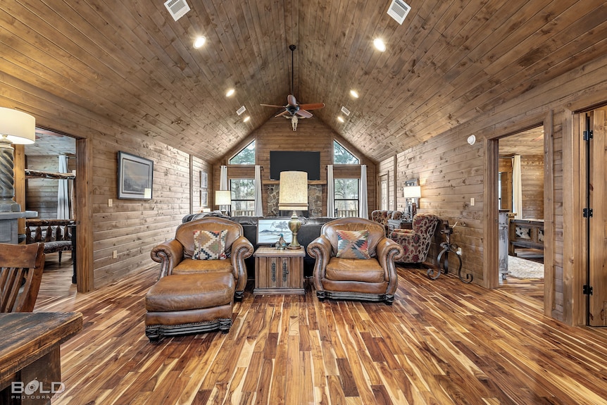 Lakefront Lodge On Emerald Isle With Hot Tub, Kayaks & Canoes, Fishing Pier, Fire Pit & Grill - Shreveport