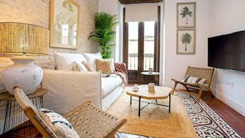 Apartamento (1 Bedroom) | Área de estar | TV