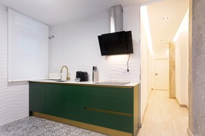 Apartamento (2 Bedrooms) | Cozinha privada | Um frigorífico, um micro-ondas, um forno, uma máquina de lavar louça