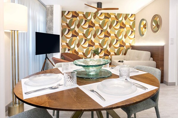 Apartamento (2 Bedrooms) | Refeições no quarto