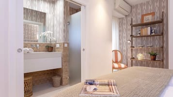 Apartamento (4 Bedrooms) | 4 quartos, ferros/tábuas de passar roupa, Wi-Fi de cortesia