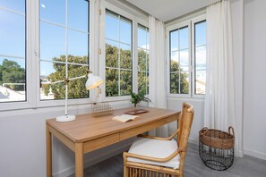 Apartamento (2 Bedrooms) | 4 quartos, ferros/tábuas de passar roupa, Wi-Fi de cortesia