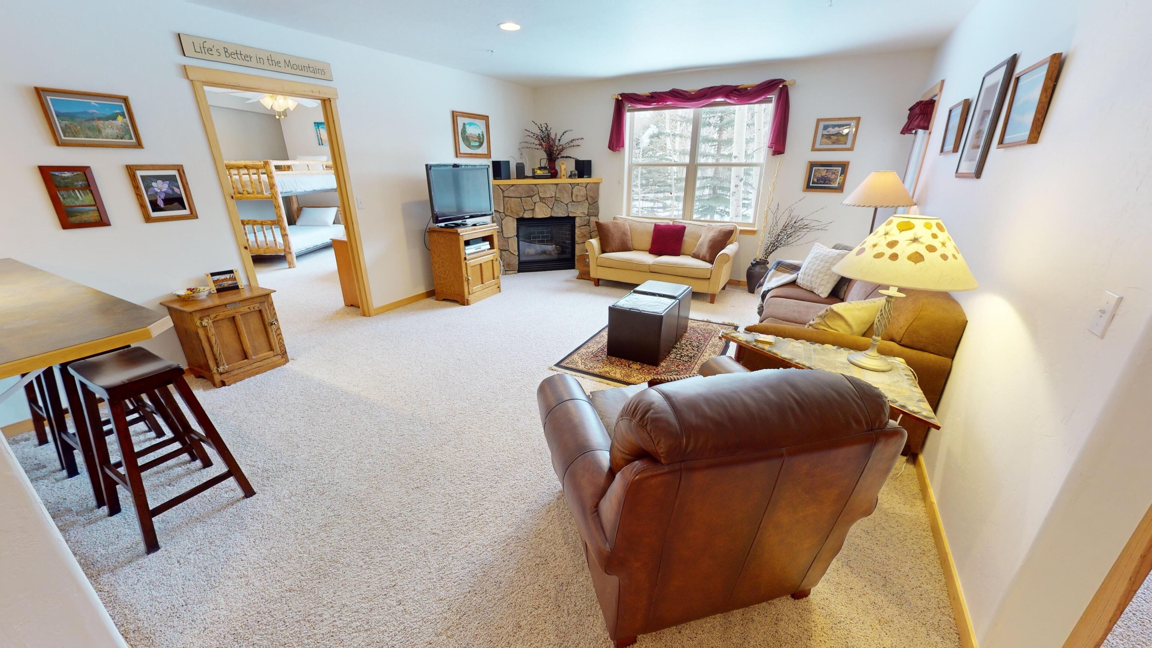 Hot Tub! Deck, Garage. Walk To Trails, Dining. Easy Drive To 6 Ski Areas - Frisco, CO