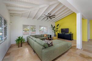 Cobertura luxo, vista para o mar | Área de estar