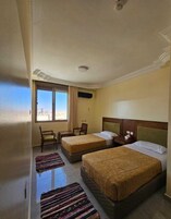 Quarto Duplo ou Twin Comfort, vista para a montanha | Secretária, cortinas/cortinados opacos, quartos insonorizados 