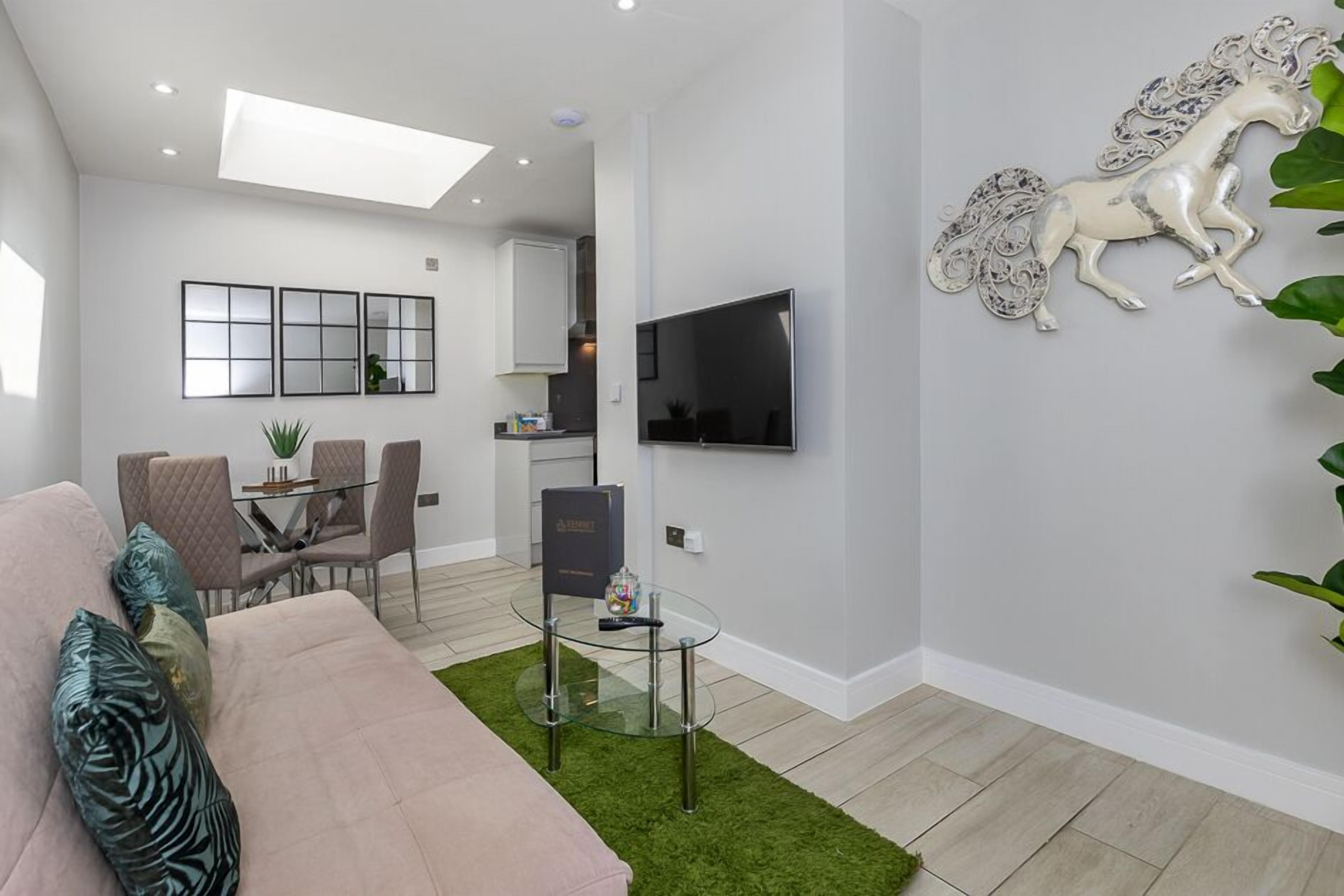 Elm House - 1-bed, 1-bath With Private Terrace - Reading