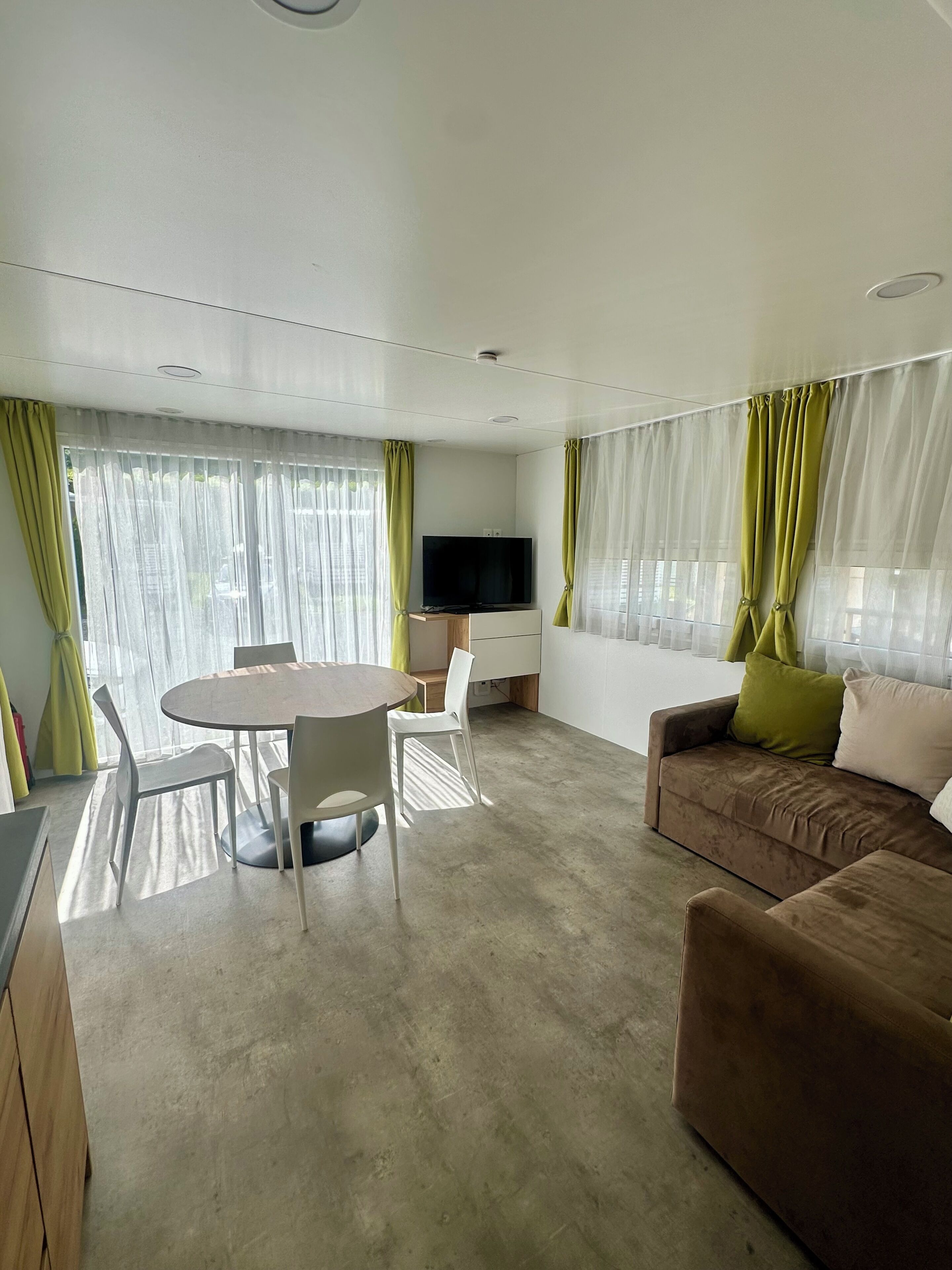 Mobilhome With 2 Bedrooms And A Terrace With Private Whirlpool - Villach