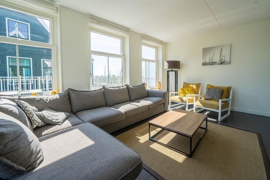 Appartement Met 6 Slaapkamers, 3 Badkamers En 2 Balkons - Volendam