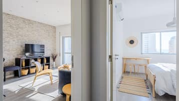 1 quarto, berços (sobretaxa), roupa de cama