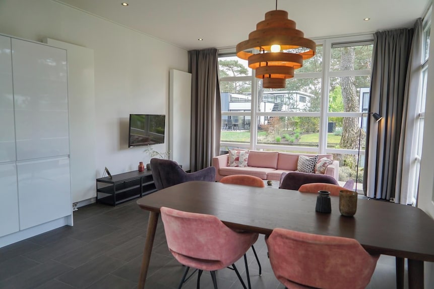 Chalet With 2 Bedrooms And A Terrace - Arnhem