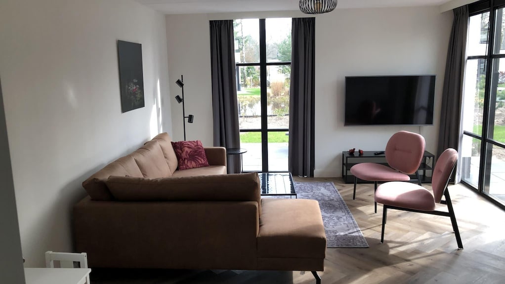 Villa With 3 Bedrooms, 2 Bathrooms And A Roof Terrace - Arnhem