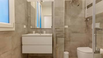 Penthouse Deluxe, 3 quartos | Casa de banho | Artigos de higiene ecológicos, toalhas fornecidas