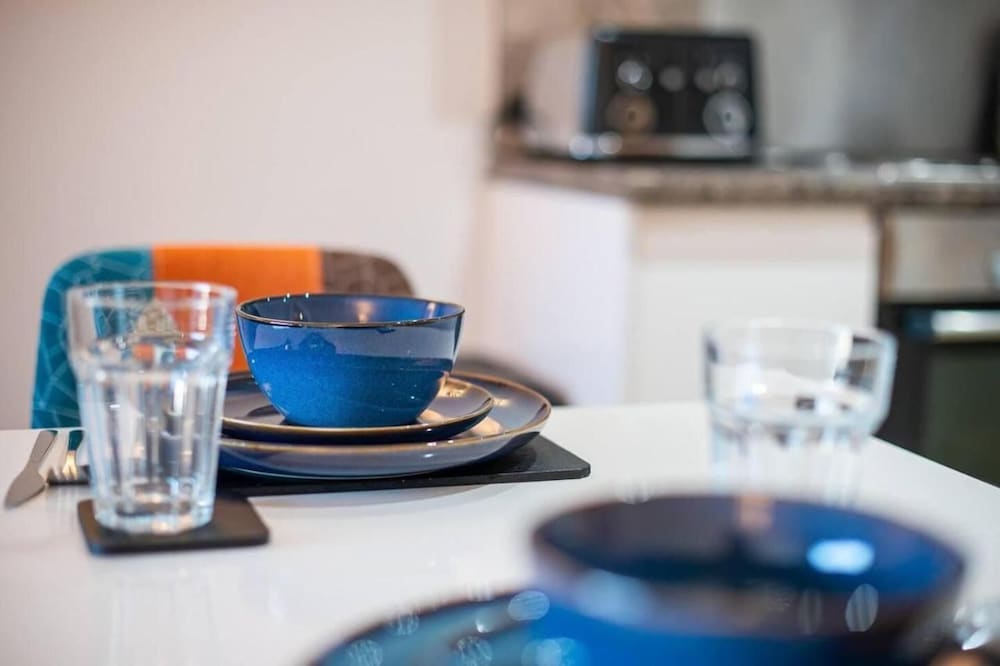 2br-sleeps6-wifi-smarttv-o2academy-ws87 - Guernsey