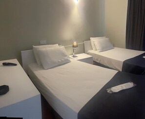 Quarto Twin Standard | Roupa de alta qualidade, Wi-fi grátis, roupa de cama fornecida 