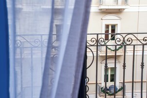 Escrivaninha, quartos à prova de som, Wi-Fi de cortesia