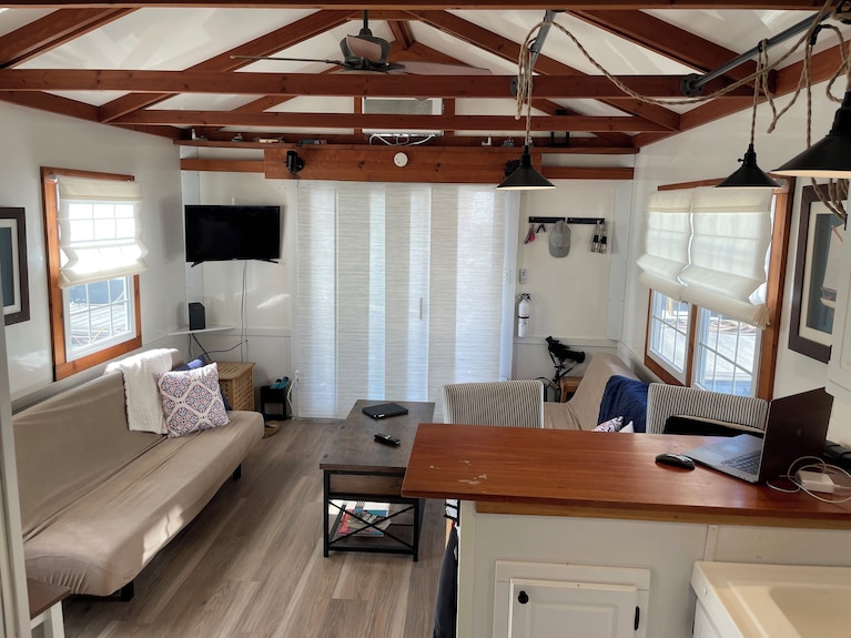 Houseboat In Providence! - Warwick, RI