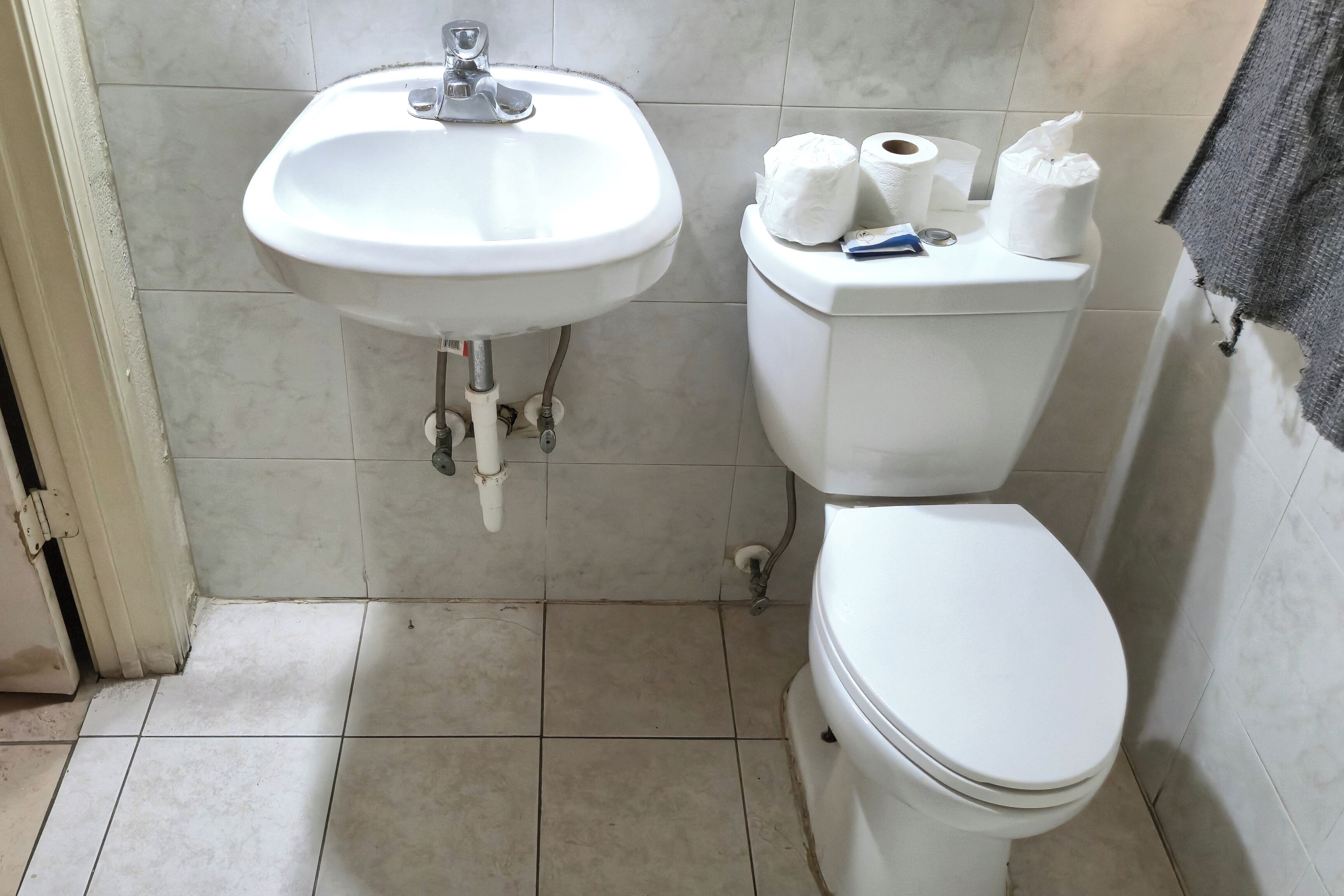 Quarto, 1 cama Queen, para fumantes | Escrivaninha, Wi-Fi de cortesia, roupa de cama