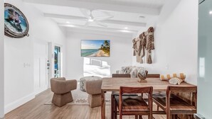 Quarto solteiro luxo | Opções para refeição