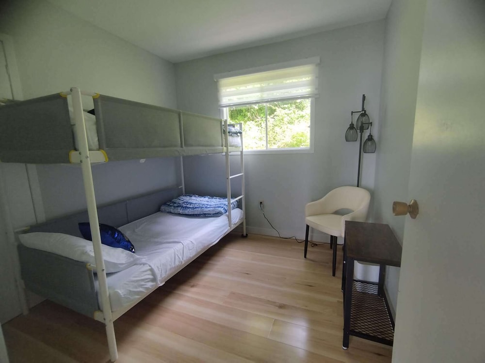 LAKEFRONT COTTAGE #2 - Less than 30 minutes to Sandbanks - LAKE ...