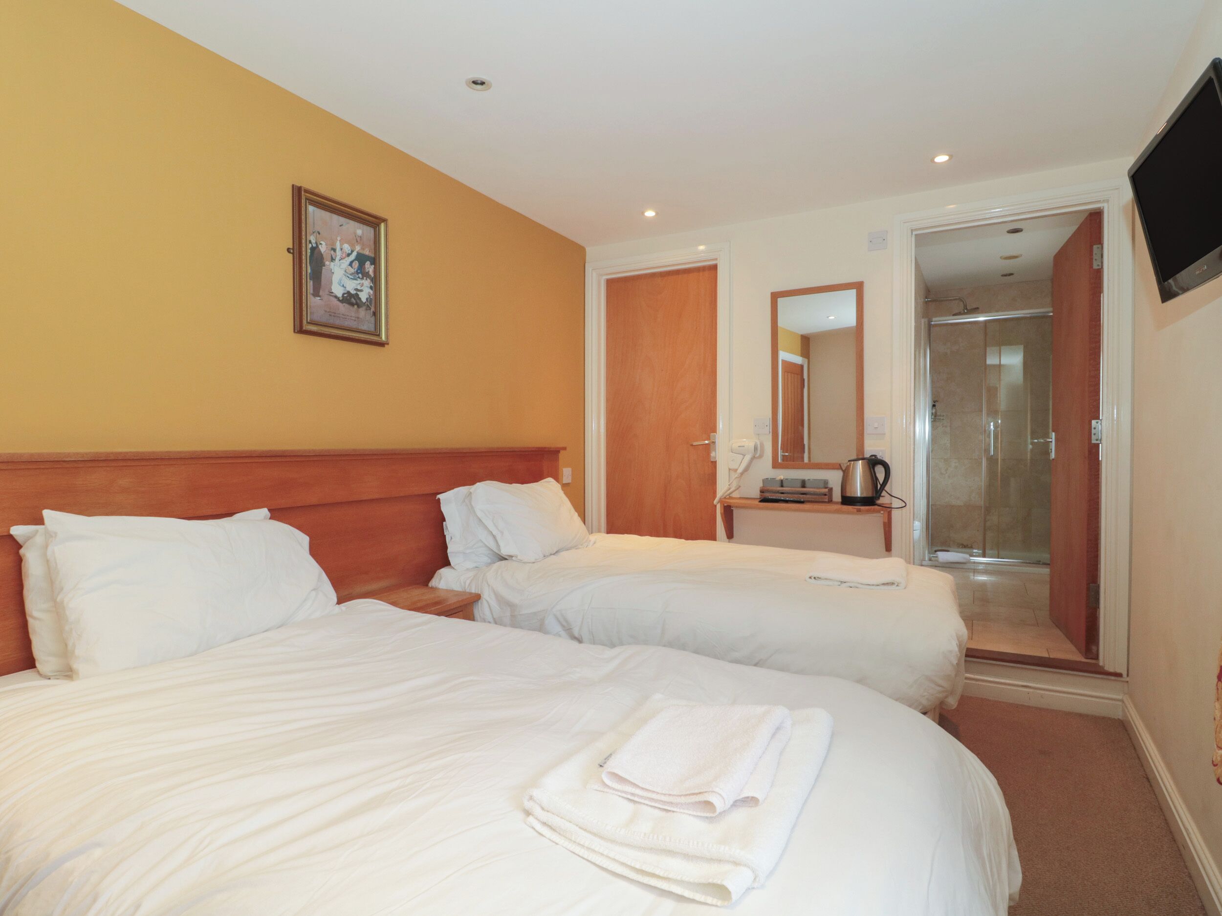 Twin Room, Pet Friendly In Whiteshill - Stroud