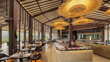 Café da manhã com buffet grátis todos os dias