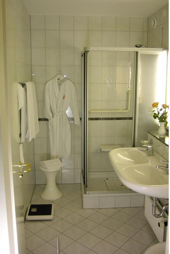 Double Room With Shower And Bath - Freudenstadt