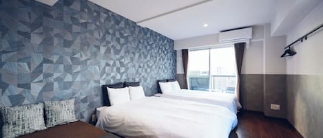 1 quarto, cortinas blackout, ferros/tábuas de passar roupa