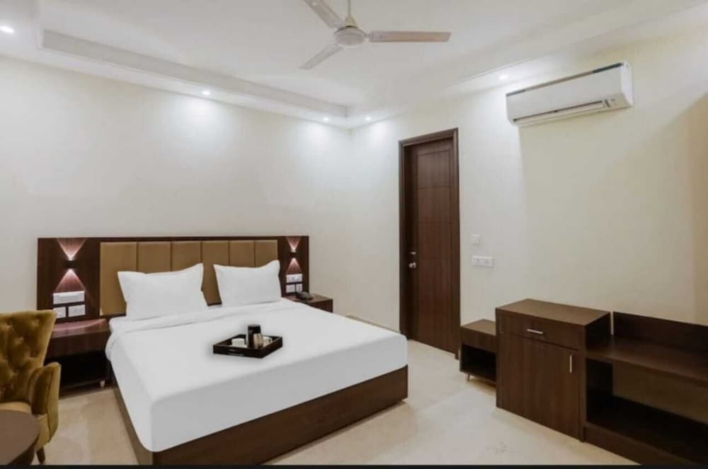 Akshay Hotel - Gurugram