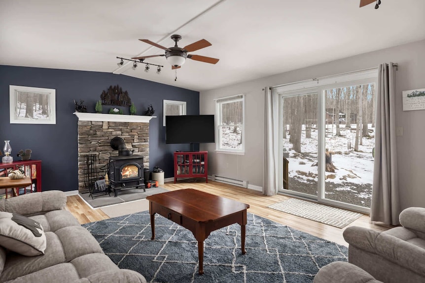 Dog-friendly W Hot Tub, Fire Pit & River Access - West Virginia